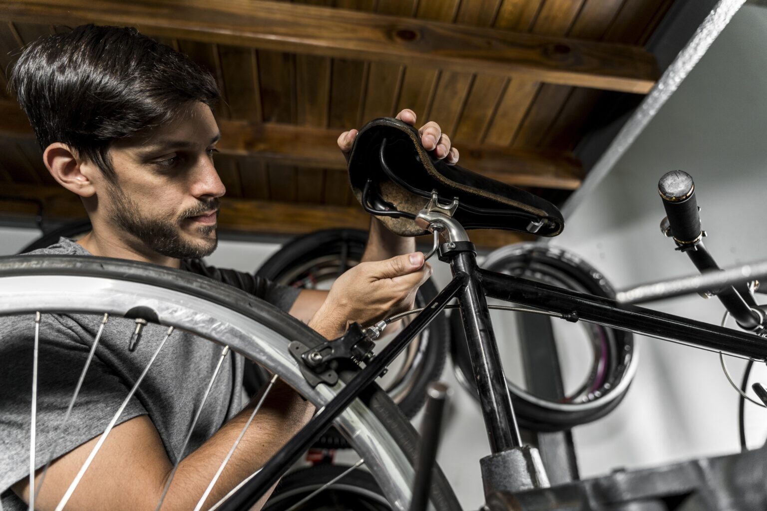 How to Disassemble a Peloton Bike for Moving: Step-by-Step Guide ...